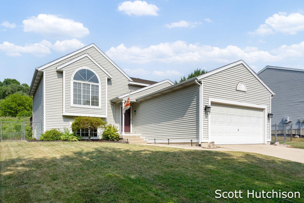 187 Rollingwood Drive, Rockford, MI 49341 - MLS# 25033377 - Coldwell Banker