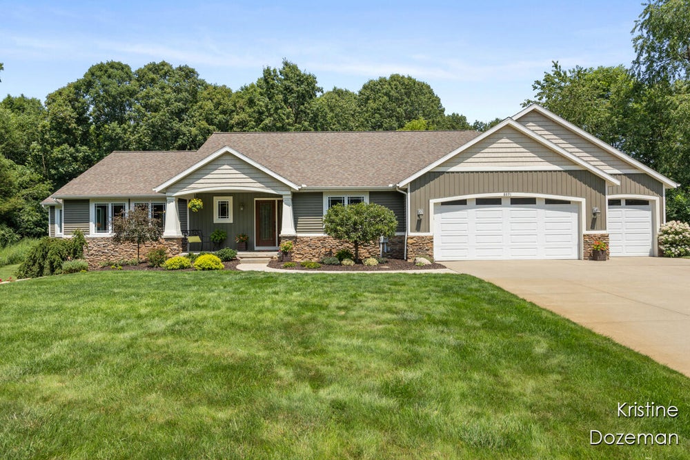 8891 O'neal Woods Court Se, Alto, MI 49302 - MLS# 25036883 - Coldwell ...