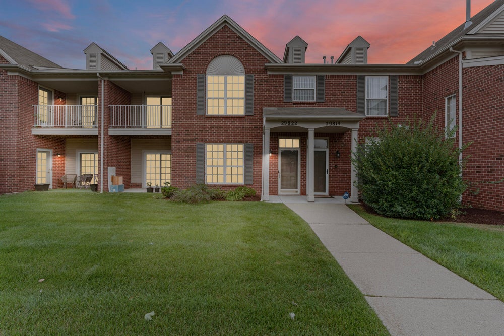 29822 Heritage Parkway, Warren, MI 48092 - MLS# 25037341 - Coldwell Banker
