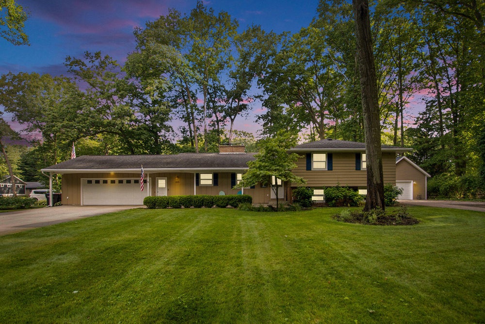 1019 S Baywood Drive, Holland, MI 49424 - MLS# 25037494 - Coldwell Banker