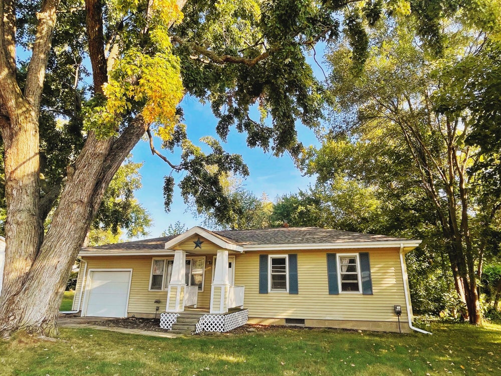414 Thornton Street, Middleville, MI 49333 - MLS# 25048217 - Coldwell ...