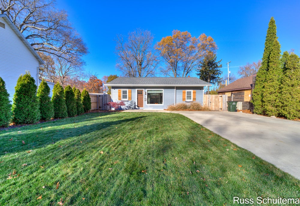 2238 Crozier Avenue, Muskegon, MI 49441 - MLS# 25058682 - Coldwell Banker