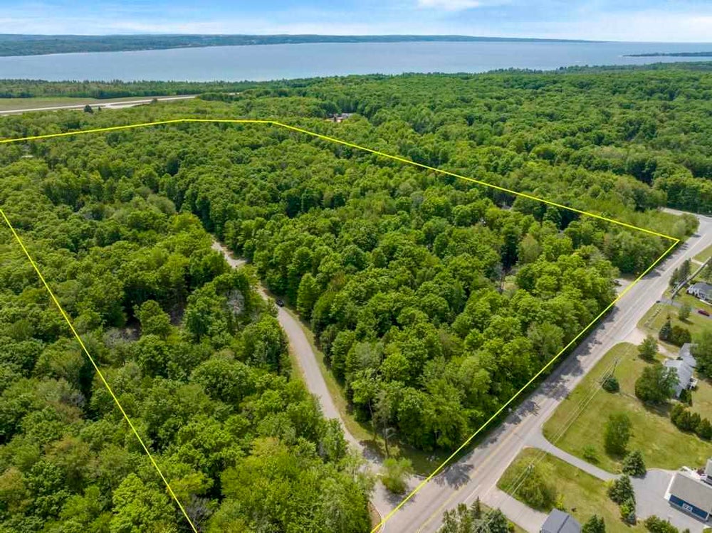 8409 Pleasantview Woods Drive, Harbor Springs, MI 49740 - MLS# 478158 - Coldwell Banker