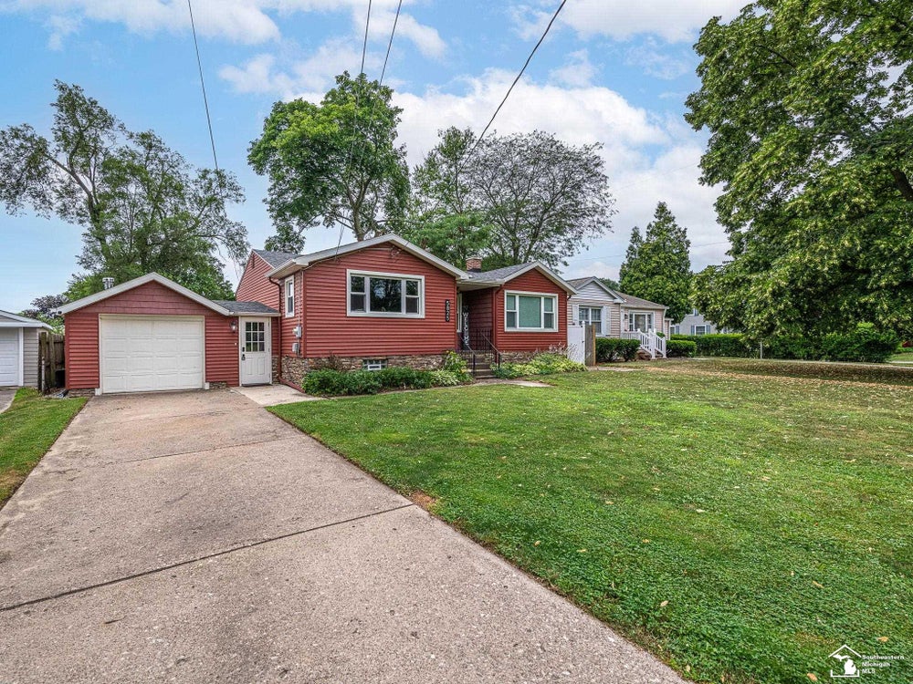 5825 Edgewood, Monroe, MI 48161 - MLS# 50180910 - Coldwell Banker