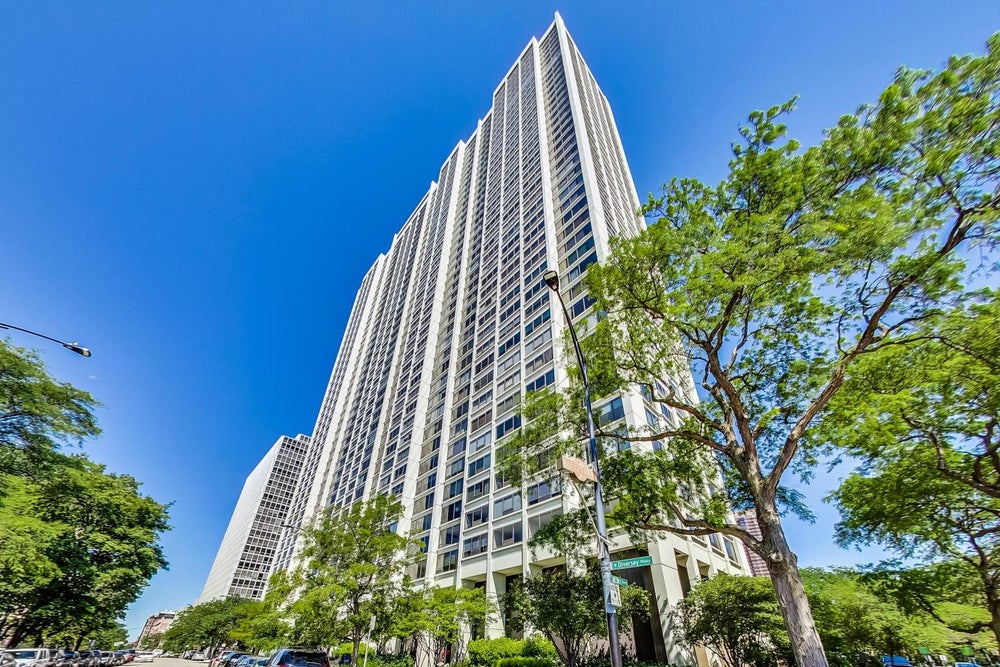 2800 N Lake Shore Drive #2511, Chicago, IL 60657 - MLS# 11810531 ...