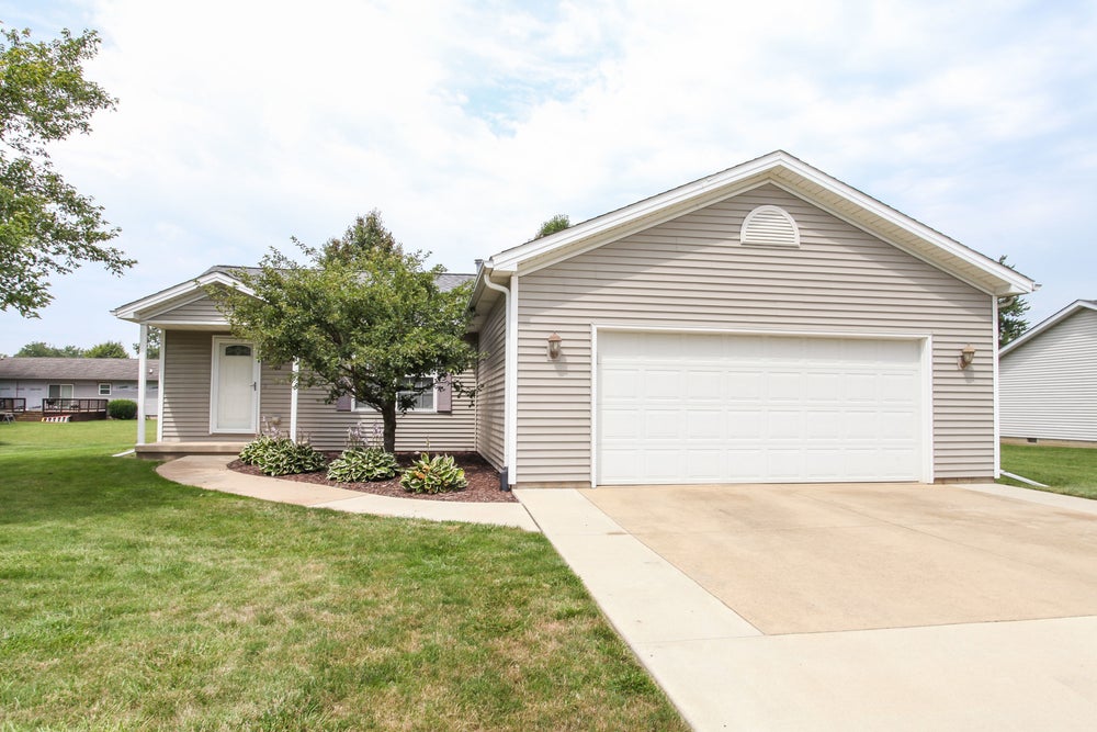 402 Wilson Avenue, Leroy, IL 61752 - MLS# 11840334 - Coldwell Banker