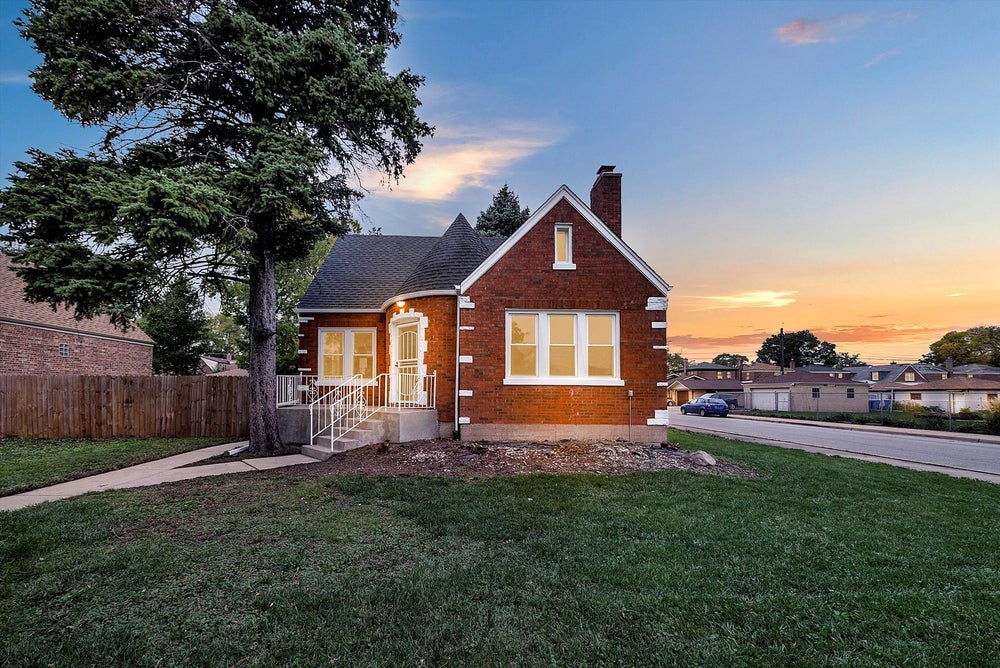 8200 S Talman Avenue, Chicago, IL 60652 - MLS# 11915595 - Coldwell Banker