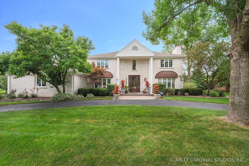 8282 Ridgepointe Drive, Burr Ridge, IL 60527 - MLS# 11943599 - Coldwell ...