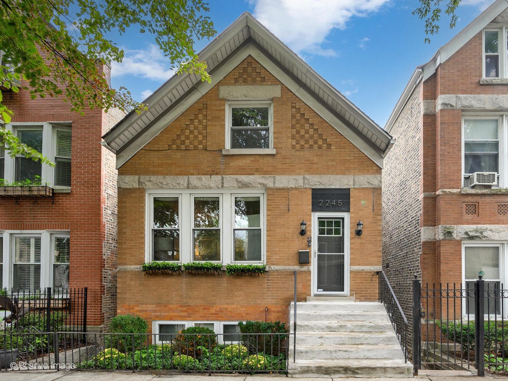 2245 W Charleston Street, Chicago, IL 60647 - MLS# 11971307 - Coldwell ...