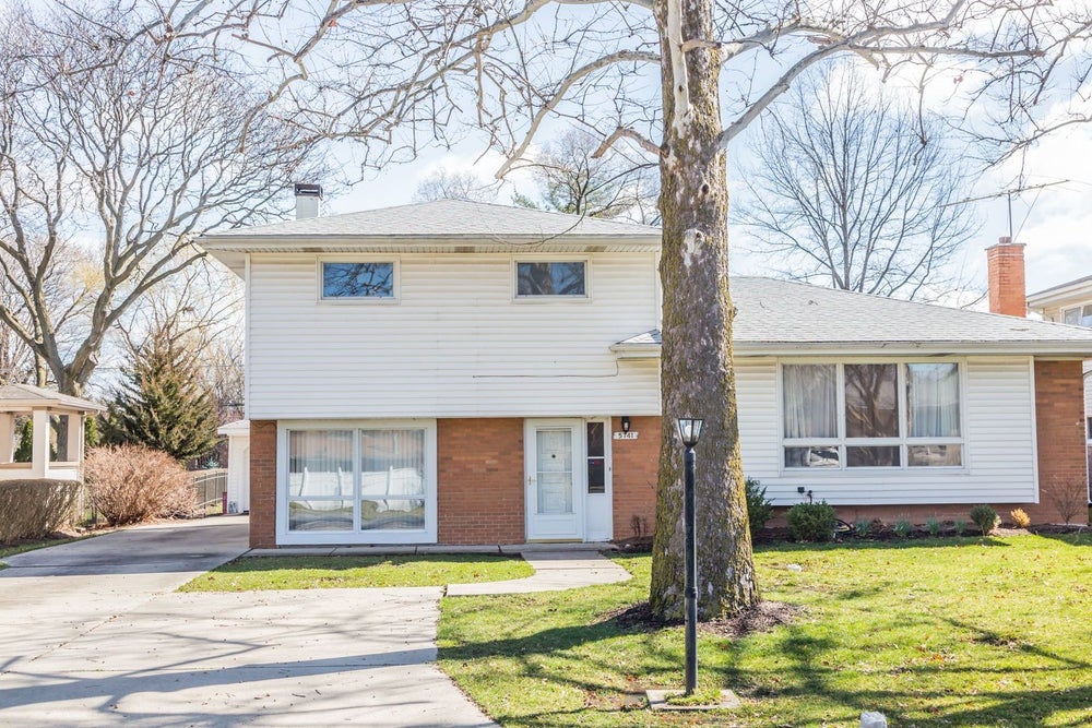 5741 Longview Drive, Countryside, IL 60525 - MLS# 12002748 - Coldwell ...