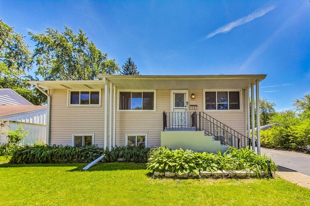 1027 Beverly Drive, Wheeling, IL 60090 - MLS# 12060840 - Coldwell Banker