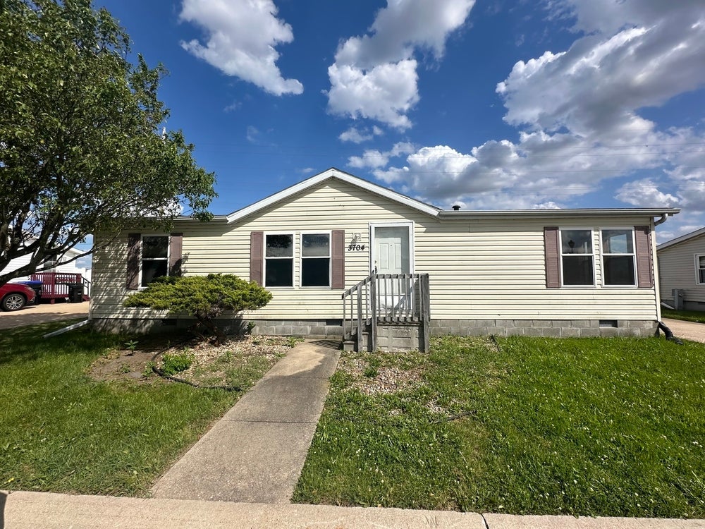 3704 Daffodil Drive, Bloomington, IL 61705 - MLS# 12065335 - Coldwell ...