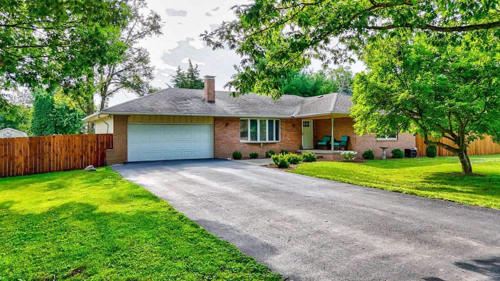 1 Oakbrook Drive, Ottawa, IL 61350 - MLS# 12109302 - Coldwell Banker