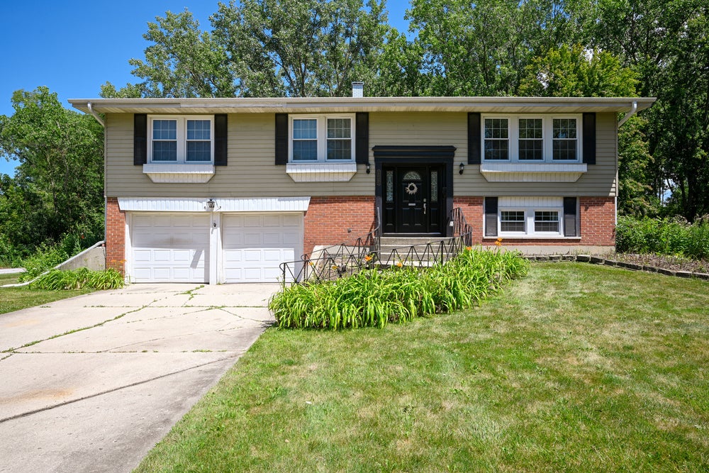 2S245 Mayfield Lane, Glen Ellyn, IL 60137 - MLS# 12140625 - Coldwell Banker