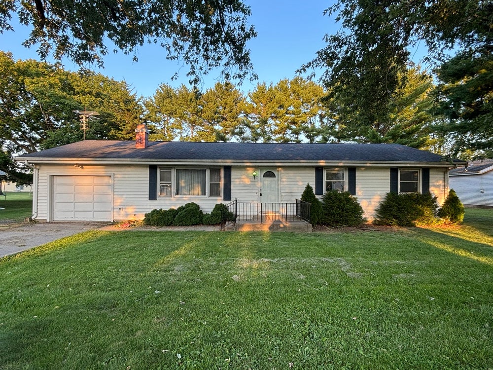 10857 Medalion Drive, Bloomington, IL 61705 - MLS# 12147224 - Coldwell ...