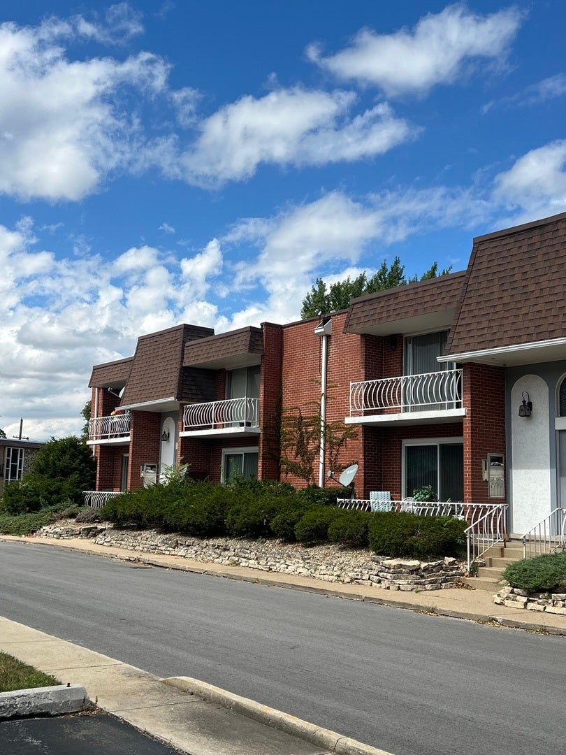 18203 Exchange Avenue #3, Lansing, IL 60438 - MLS# 12157928 - Coldwell ...