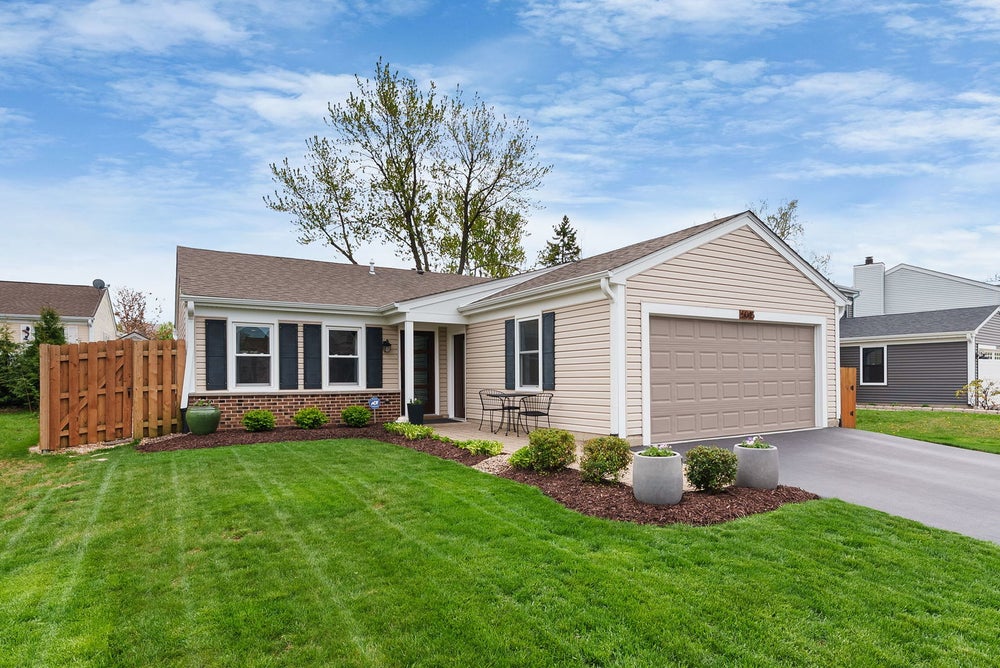 5045 Rochester Drive, Hoffman Estates, IL 60010 - MLS# 12195187 ...