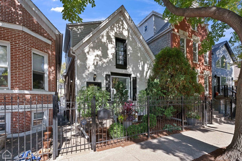 2224 W Dickens Avenue, Chicago, IL 60647 - MLS# 12303493 - Coldwell Banker