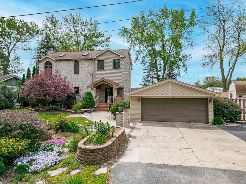 1311 W Northeast Shore Drive, Mchenry, IL 60051 - MLS# 12365168 ...