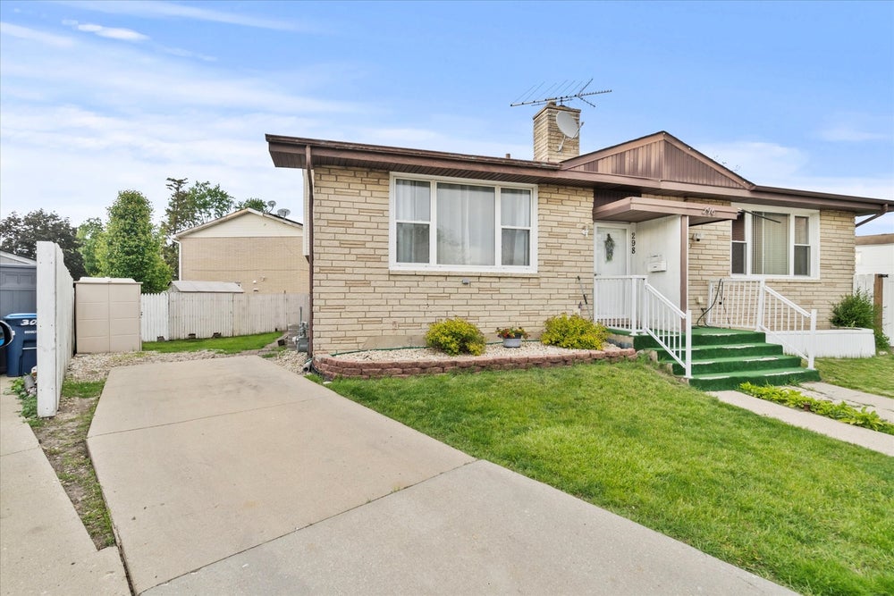 298 Dover Lane, Des Plaines, IL 60018 - MLS# 12378186 - Coldwell Banker