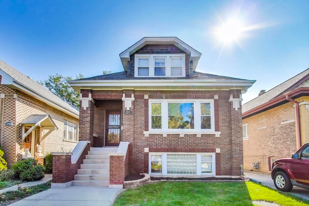 2811 Wisconsin Avenue, Berwyn, IL 60402 - MLS# 12462001 - Coldwell Banker