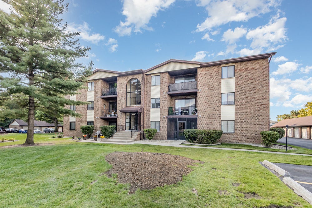 13426 W Circle Drive #302, Crestwood, IL 60418 - MLS# 12487345 ...