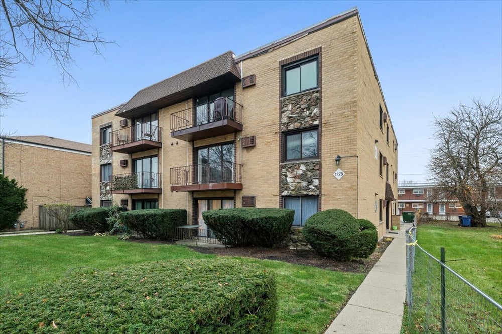1279 Harding Avenue 3d Des Plaines Il 60016 Mls 12521516