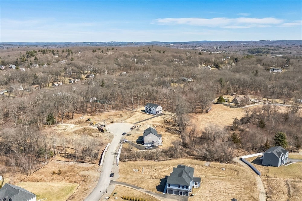 1 Falcon Dr, Shrewsbury, MA 01545 - MLS# 73390933 - Coldwell Banker