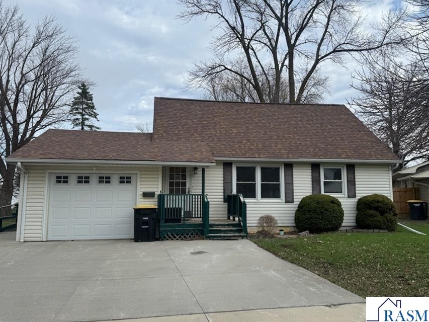 219 N Circle Drive, Blue Earth, MN 56013 - MLS# 7039313 - Coldwell Banker