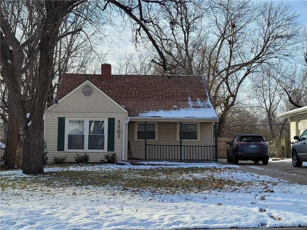 3207 SW Munson Avenue, Topeka, KS 66604 - MLS# 2468360 - Coldwell Banker