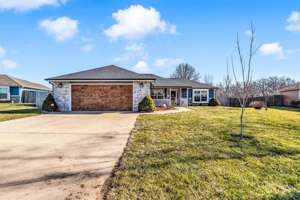 16705 Freeman Drive, Basehor, KS 66007 - MLS# 2469040 - Coldwell Banker