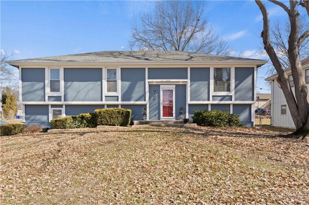 700 S Ferrel Drive, Olathe, KS 66061 - MLS# 2471266 - Coldwell Banker