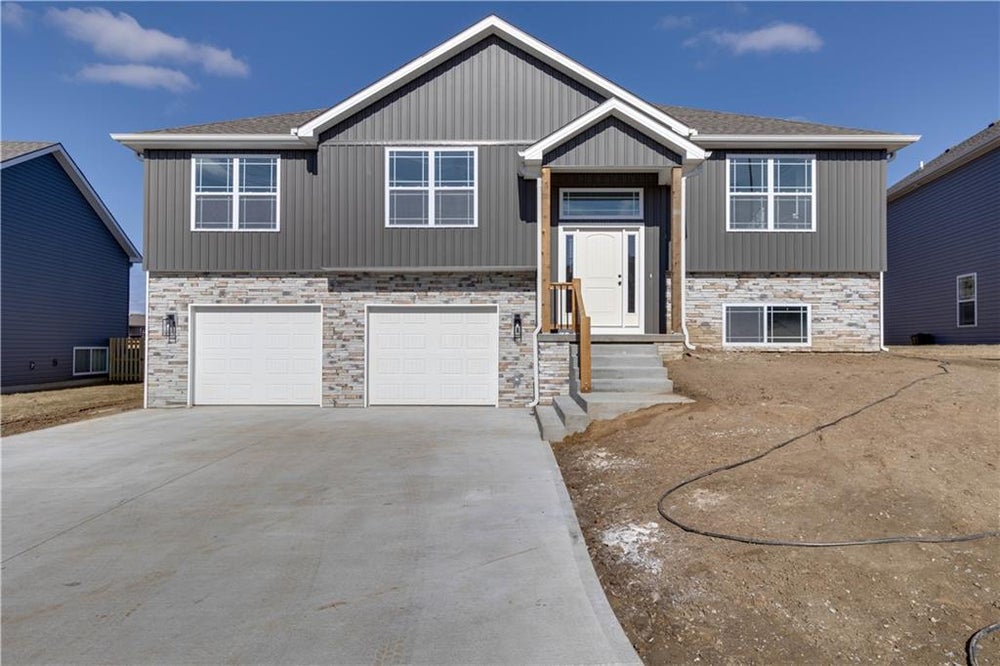 13927 Indian Ridge, St Joseph, MO 64505 - MLS# 2508819 - Coldwell Banker