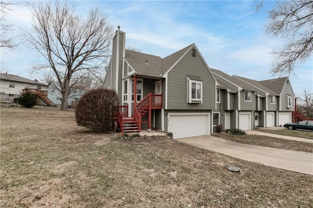 8976 Hauser Street, Lenexa, KS 66215 - MLS# 2538840 - Coldwell Banker