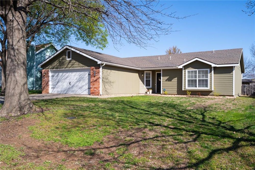 4832 Tempe Street, Lawrence, KS 66047 - MLS# 2542669 - Coldwell Banker