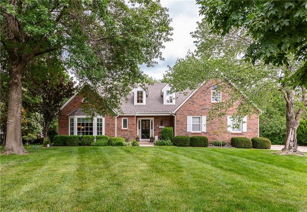 12721 Mohawk Circle, Leawood, KS 66209 - MLS# 2557408 - Coldwell Banker