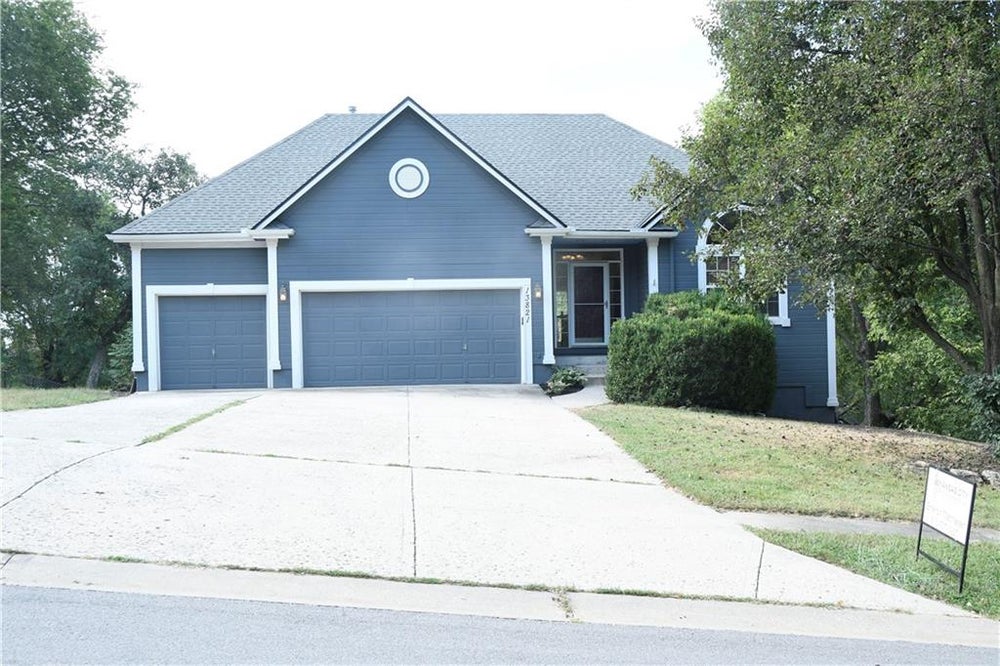 13821 Grove Avenue, Bonner Springs, KS 66012 - MLS# 2571872 - Coldwell ...