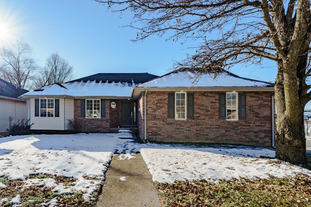 3334 E Lark Street, Springfield, MO 65804 - MLS# 60285244 - Coldwell Banker