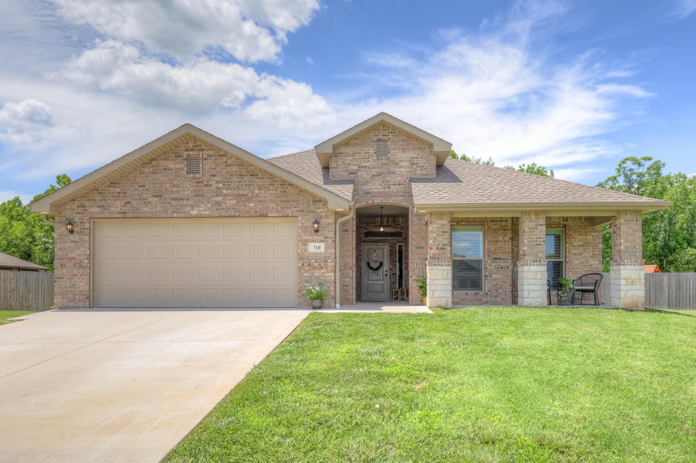 710 Wisteria Lane, Carl Junction, MO 64834 - MLS# 60298777 - Coldwell ...