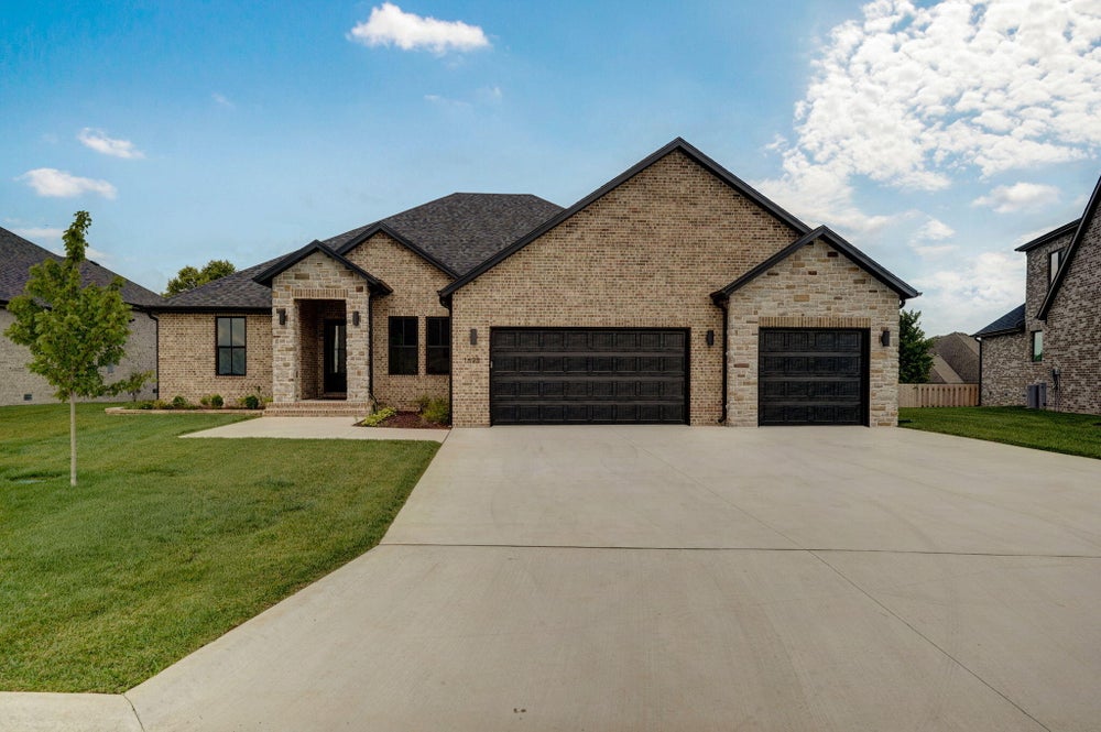 1698 N Marlowe Avenue, Springfield, MO 65802 - MLS# 60299032 - Coldwell ...