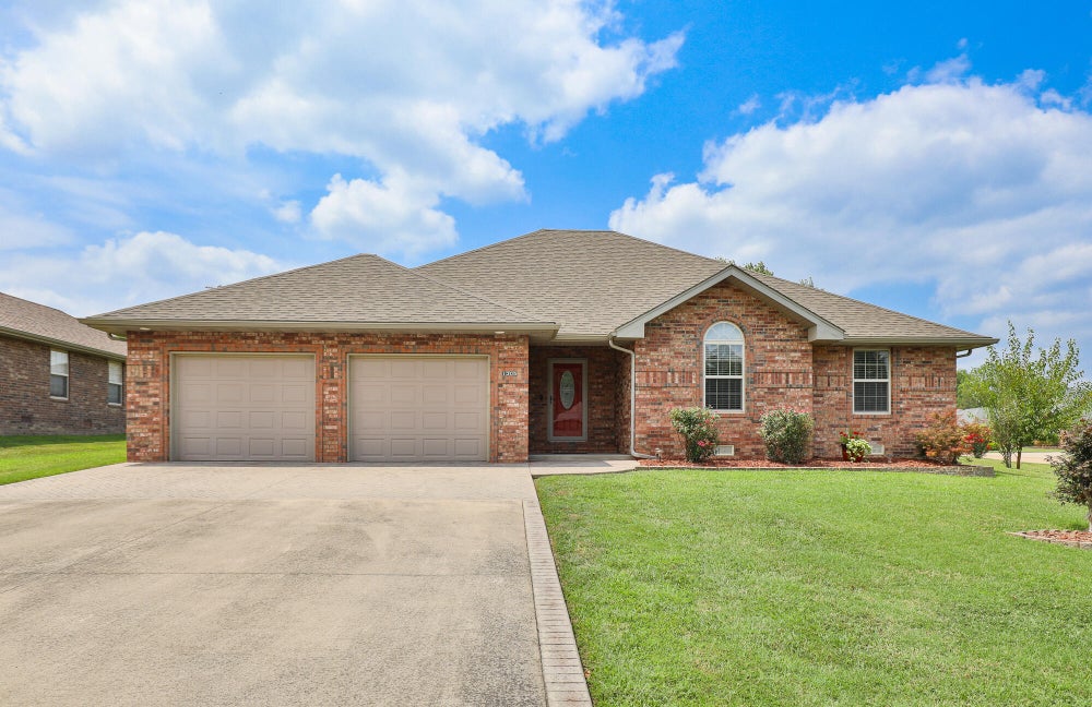 1305 S Mission Avenue, Bolivar, MO 65613 - MLS# 60301236 - Coldwell Banker