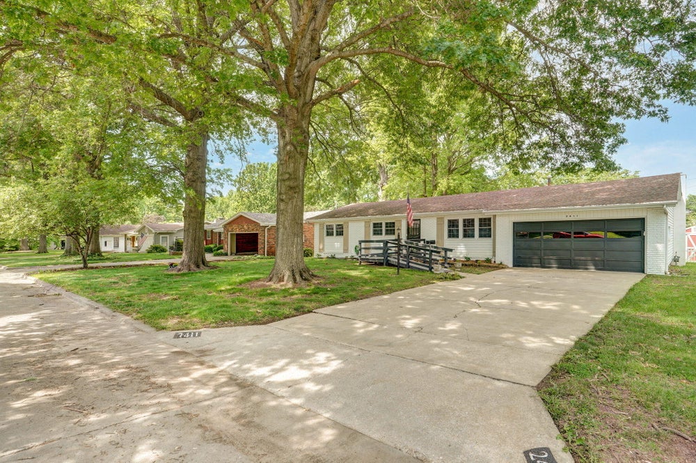 2411 S Rogers Avenue, Springfield, MO 65804 - MLS# 60301711 - Coldwell ...