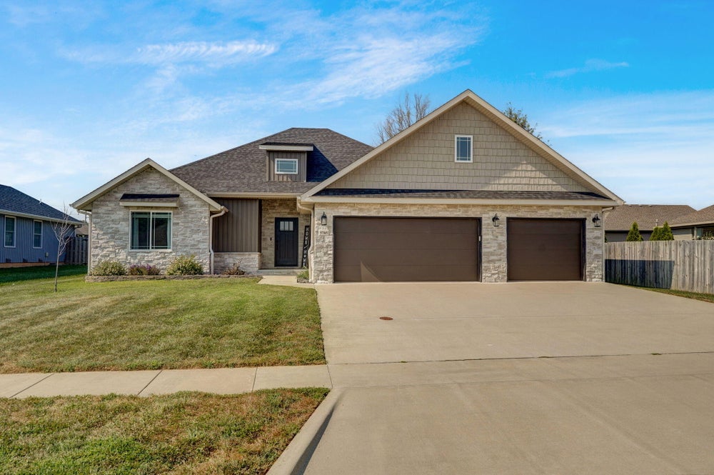 5765 E Pearson Parkway, Strafford, MO 65757 - MLS# 60301712 - Coldwell ...
