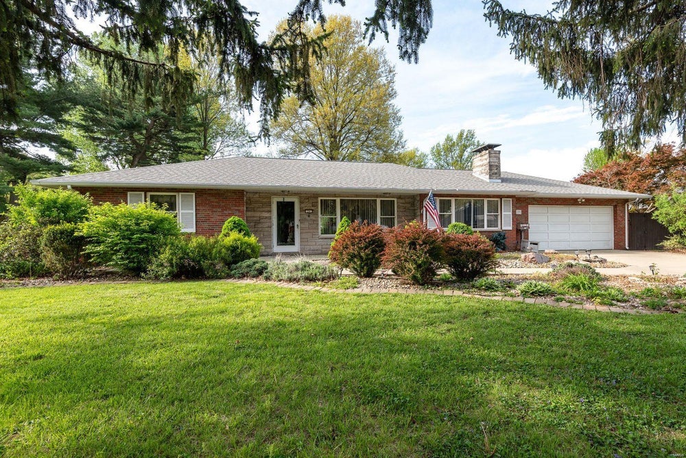 29 Oaklawn Drive, Granite City, IL 62040 - MLS# 24022654 - Coldwell Banker