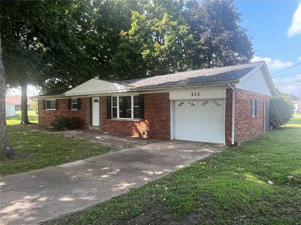 233 Candlelight Drive, Fairview Heights, IL 62208 - MLS# 24056737 ...