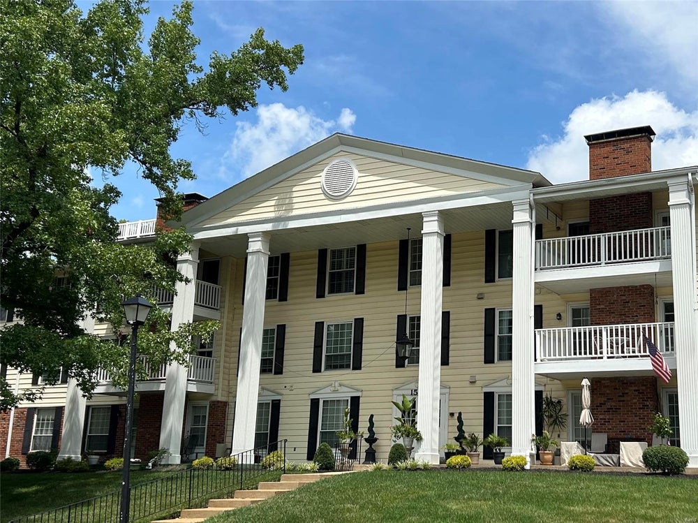 15593 Bedford Forge Drive #9, Chesterfield, MO 63017 - MLS# 24070065 ...