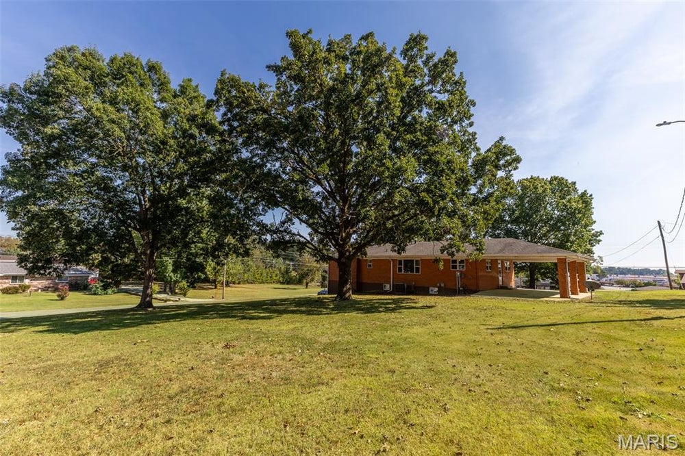 2125 Barron Road, Poplar Bluff, MO 63901 - MLS# 25061846 - Coldwell Banker