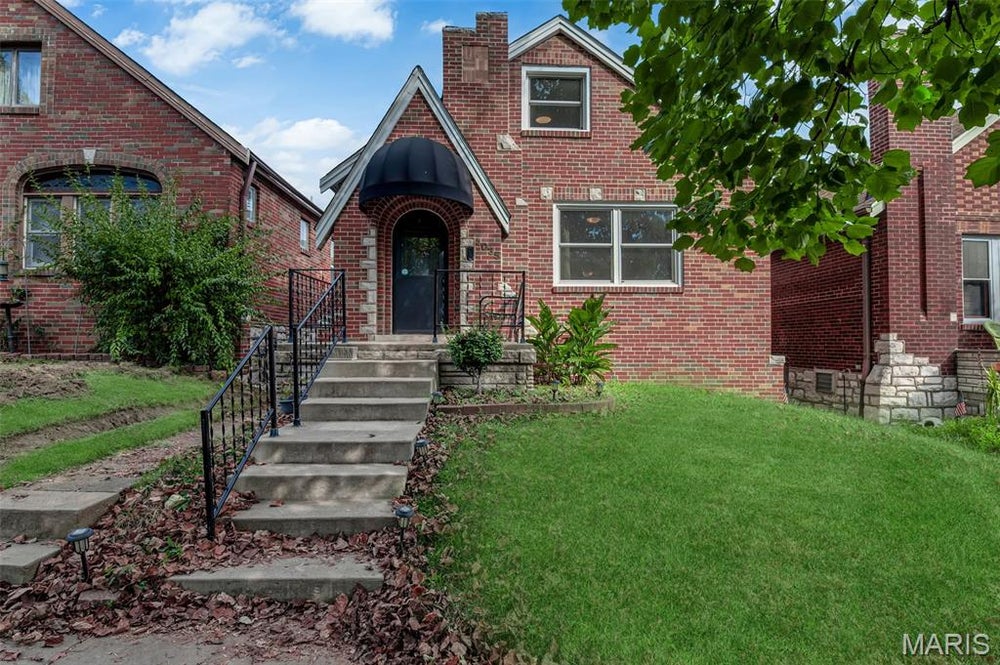 4035 Fairview Avenue, St Louis, MO 63116 - MLS# 25063070 - Coldwell Banker