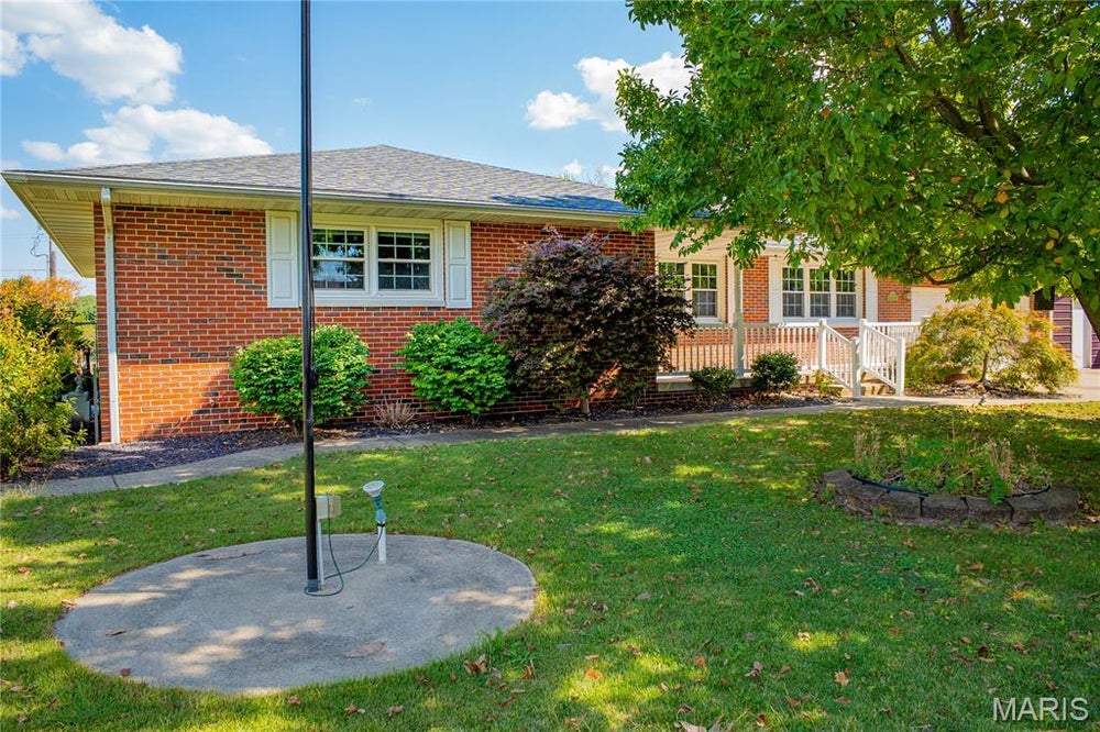 429 Easthaven Drive, Centralia, IL 62801 - MLS# 25065811 - Coldwell Banker