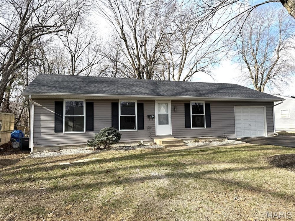 206 Persimmon Drive, O'Fallon, IL 62269 - MLS# 26004357 - Coldwell Banker